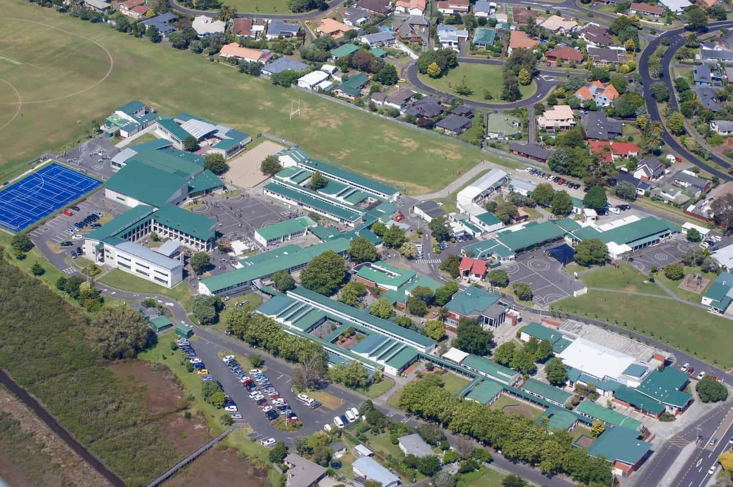 เรียนต่อมัธยมที่นิวซีแลนด์ - New Zealand High School - Orewa College